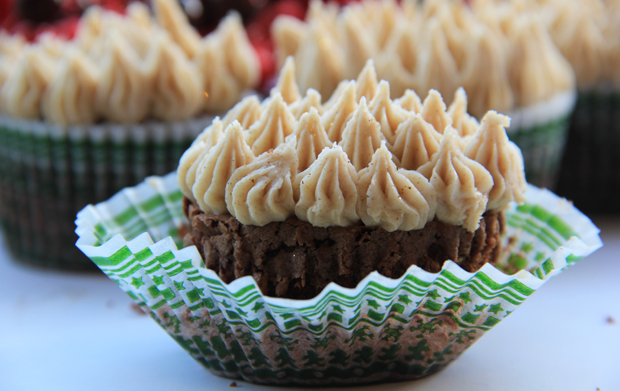 mbakes: Spiced Chocolate Cupcakes with Gingerbread Buttercream